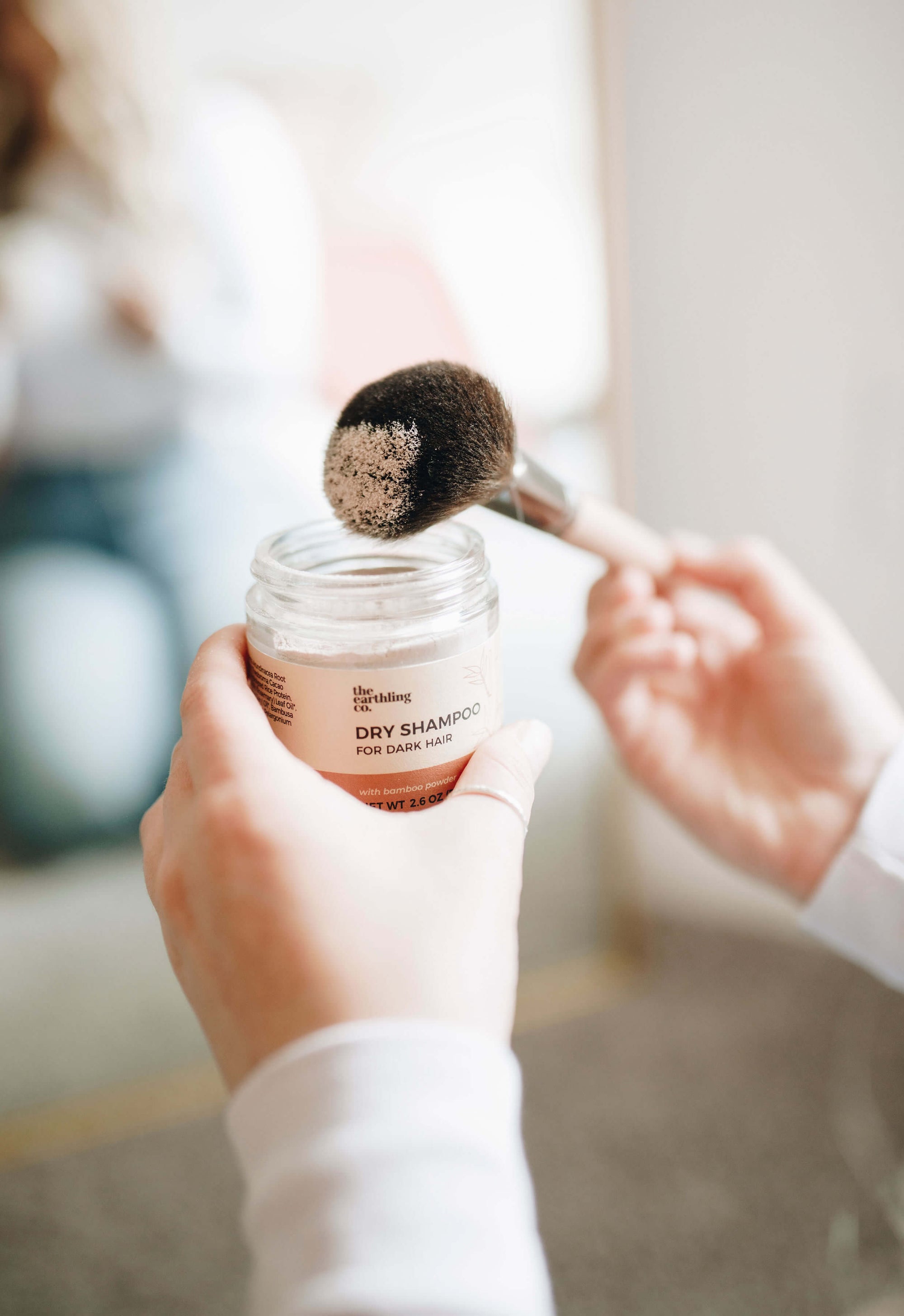 Best Tips and Tricks for Using Powder Dry Shampoo - The Earthling Co.